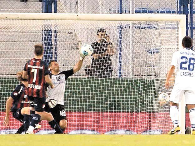 atajada-el-fortin-torrico-saca-el-remate-allione-velez-sarsfield | San Lorenzo de América